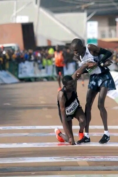 He Let the Finish Line Go — and Gave the Sport Its Soul - Running News ...