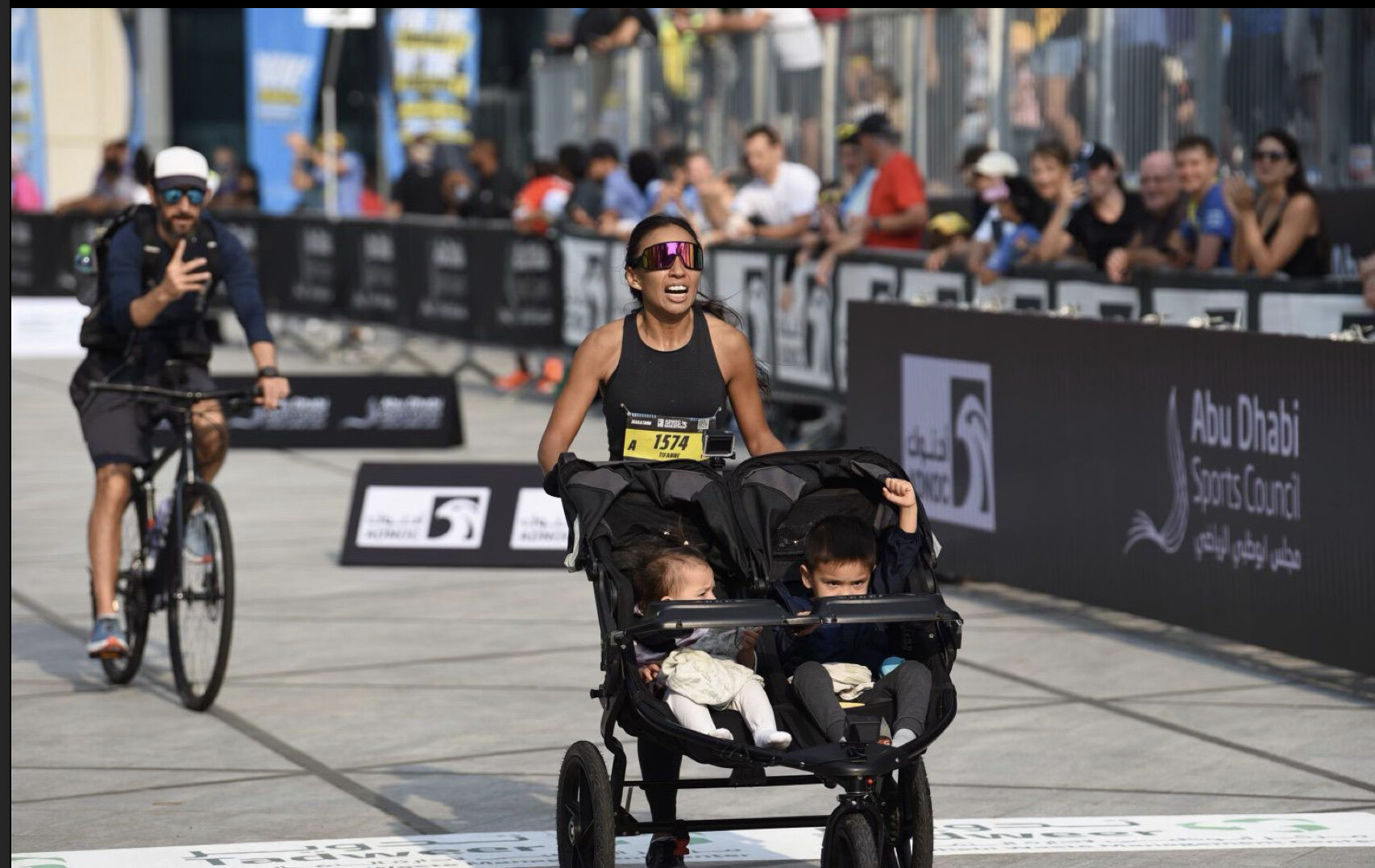 Woman sets Guinness World Record for fastest marathon pushing a double ...