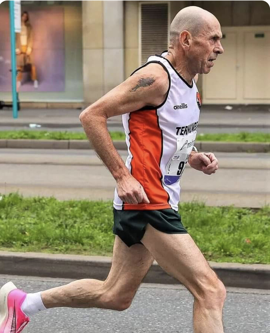 Becky Briggs and Jonny Mellor take Manchester Marathon victories ...