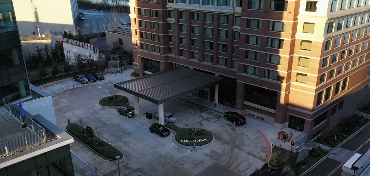 Australian YouTuber Beau Miles runs marathon in a hotel - Running News ...