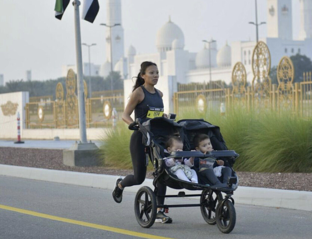 Woman sets Guinness World Record for fastest marathon pushing a double ...