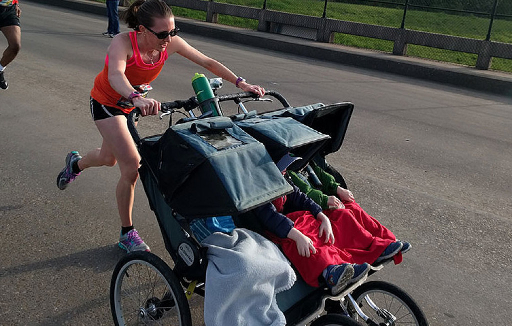 Cynthia Arnold smashed the triple-stroller half-marathon world record ...